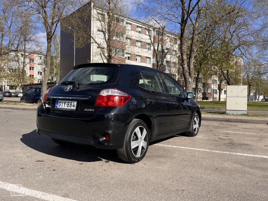Toyota Auris 2011 in Jonava, with an engine capacity of 1.40 L and mileage of 378 thousand km for 2550 €, photo 5 on AUTOMOTO.COM.LV