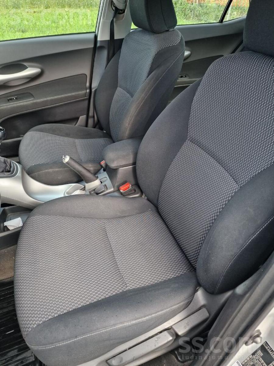 Toyota Auris 2011 Rīga, ar dzinēja tilpumu 1.60 L un nobraukumu 150 tūkst. km par 3750 €, foto 11 vietnē AUTOMOTO.COM.LV