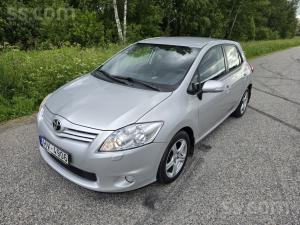 Toyota Auris 2011 in Riga, with an engine capacity of 1.40 L and mileage of 116 thousand km for 2990 €, photo  on AUTOMOTO.COM.LV