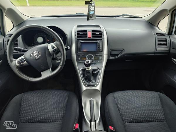 Toyota Auris 2011 Tauragė, ar dzinēja tilpumu 2.00 L un nobraukumu 247 tūkst. km par 4000 €, foto 9 vietnē AUTOMOTO.COM.LV