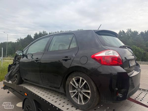 Toyota Auris 2011 in Vilnius, with an engine capacity of 1.80 L and mileage of 230 thousand km for 2200 €, photo 1 on AUTOMOTO.COM.LV
