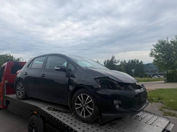 Toyota Auris 2011 in Vilnius, with an engine capacity of 1.80 L and mileage of 230 thousand km for 2200 €, photo 2 on AUTOMOTO.COM.LV