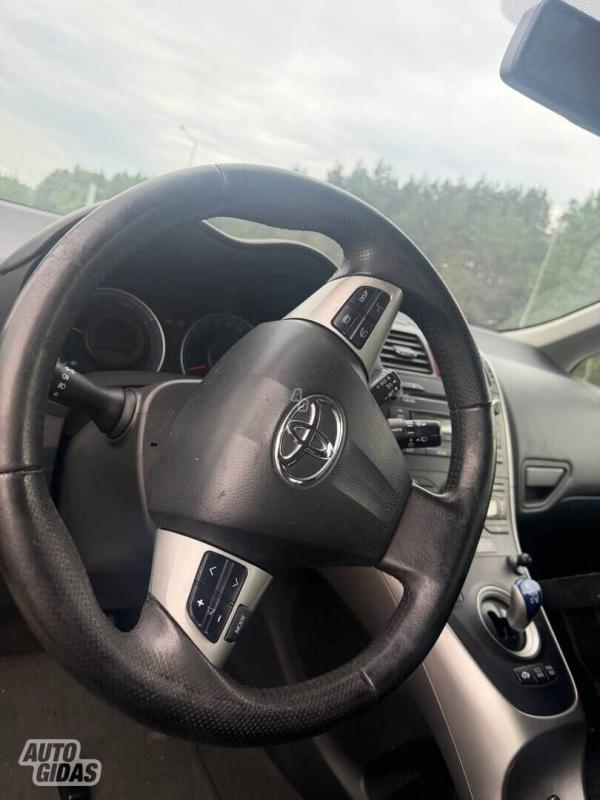 Toyota Auris 2011 in Vilnius, with an engine capacity of 1.80 L and mileage of 230 thousand km for 2200 €, photo 3 on AUTOMOTO.COM.LV