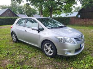 Toyota Auris 2011 in Jurbarkas, with an engine capacity of 1.40 L and mileage of 200 thousand km for 2600 €, photo  on AUTOMOTO.COM.LV