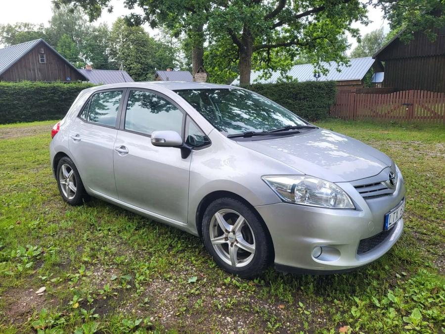 Toyota Auris 2011 Jurbarkas, ar dzinēja tilpumu 1.40 L un nobraukumu 200 tūkst. km par 2600 €, foto 1 vietnē AUTOMOTO.COM.LV
