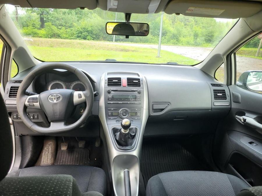 Toyota Auris 2011 Jurbarkas, ar dzinēja tilpumu 1.40 L un nobraukumu 200 tūkst. km par 2600 €, foto 12 vietnē AUTOMOTO.COM.LV