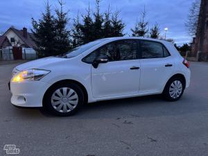 Toyota Auris 2012 in Vilnius, with an engine capacity of 1.40 L and mileage of 334 thousand km for 3300 €, photo 3 on AUTOMOTO.COM.LV