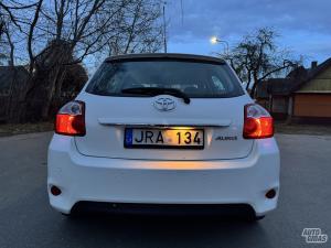 Toyota Auris 2012 in Vilnius, with an engine capacity of 1.40 L and mileage of 334 thousand km for 3300 €, photo 5 on AUTOMOTO.COM.LV