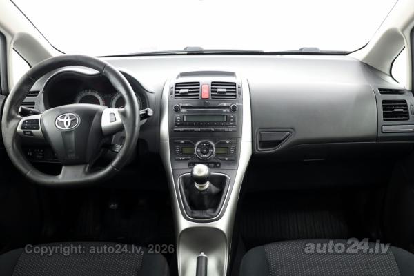 Toyota Auris 2012 in Tallinn, with an engine capacity of 1.60 L and mileage of 345 thousand km for 1799 €, photo 6 on AUTOMOTO.COM.LV