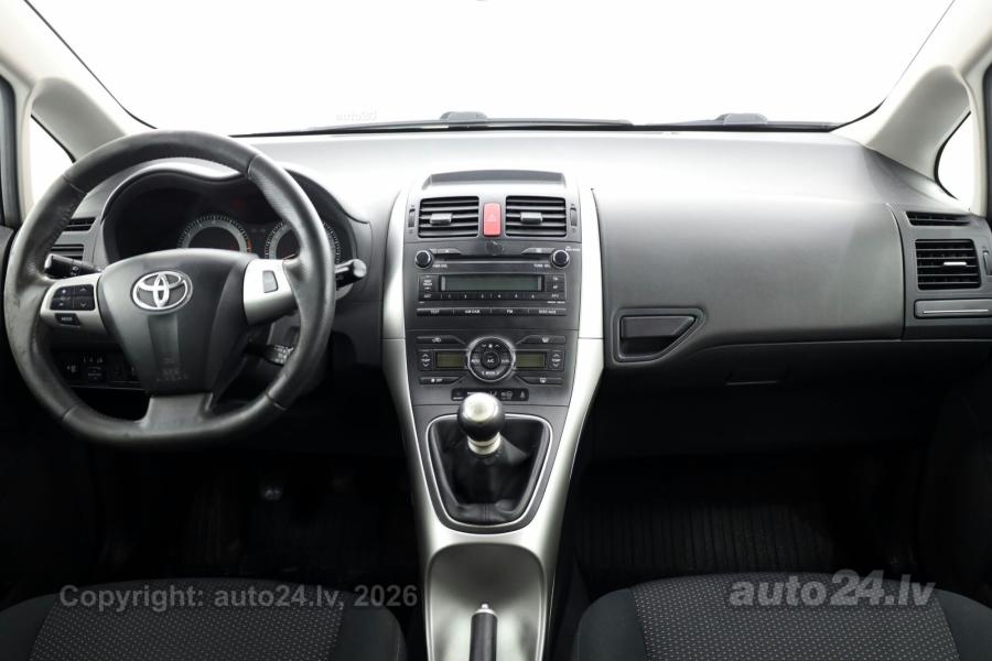 Toyota Auris 2012 in Tallinn, with an engine capacity of 1.60 L and mileage of 345 thousand km for 1799 €, photo 6 on AUTOMOTO.COM.LV