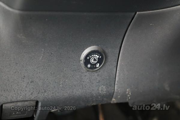 Toyota Auris 2012 in Tallinn, with an engine capacity of 1.60 L and mileage of 345 thousand km for 1799 €, photo 10 on AUTOMOTO.COM.LV