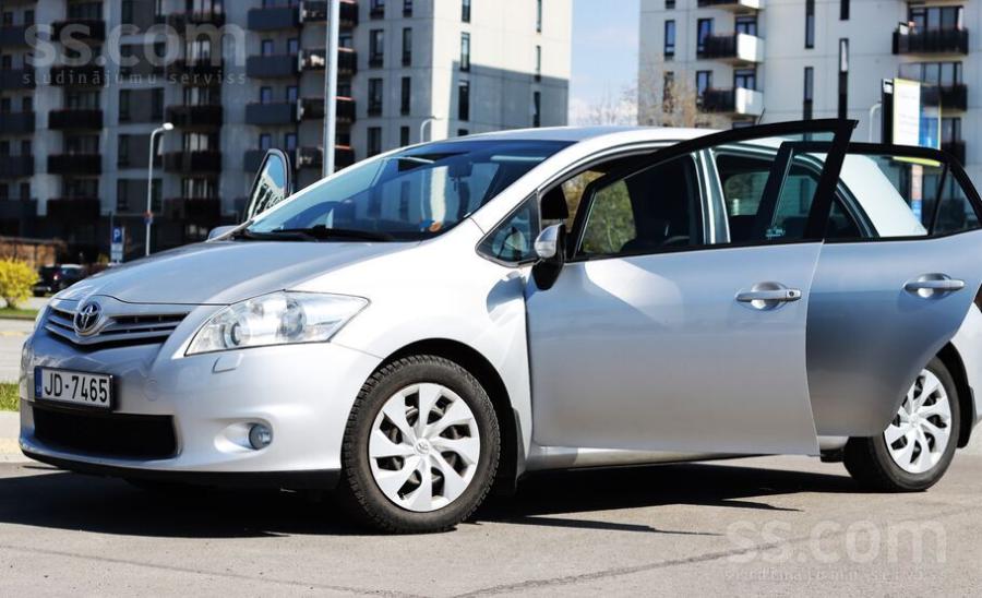 Toyota Auris 2013 in Riga, with an engine capacity of 1.60 L and mileage of 250 thousand km for 5400 €, photo 1 on AUTOMOTO.COM.LV