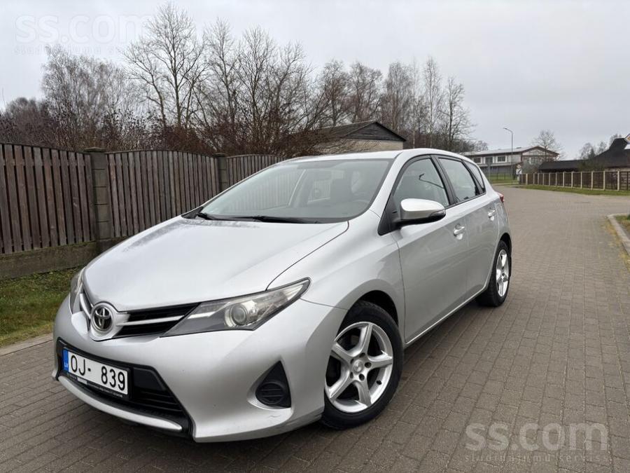 Toyota Auris 2013 Valmiera, ar dzinēja tilpumu 1.40 L un nobraukumu 294 tūkst. km par 4350 €, foto 1 vietnē AUTOMOTO.COM.LV