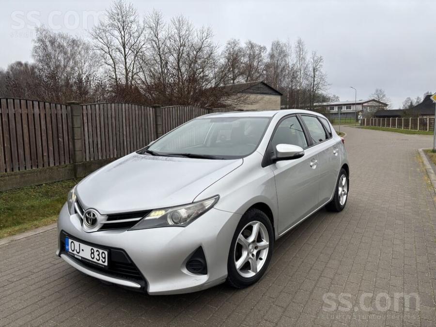 Toyota Auris 2013 Valmiera, ar dzinēja tilpumu 1.40 L un nobraukumu 294 tūkst. km par 4350 €, foto 2 vietnē AUTOMOTO.COM.LV