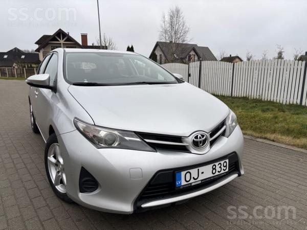 Toyota Auris 2013 Valmiera, ar dzinēja tilpumu 1.40 L un nobraukumu 294 tūkst. km par 4350 €, foto 3 vietnē AUTOMOTO.COM.LV
