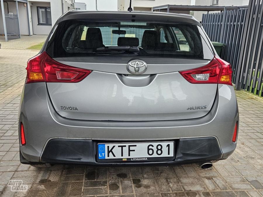 Toyota Auris 2013 Viļņa, ar dzinēja tilpumu 1.60 L un nobraukumu 184 tūkst. km par 6600 €, foto 2 vietnē AUTOMOTO.COM.LV