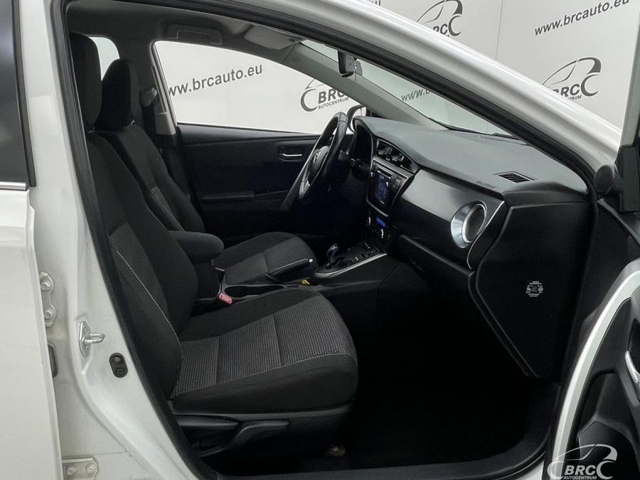 Toyota Auris 2013 Viļņa, ar dzinēja tilpumu 1.80 L un nobraukumu 302 tūkst. km par 6900 €, foto 4 vietnē AUTOMOTO.COM.LV