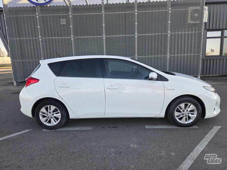 Toyota Auris 2013 Viļņa, ar dzinēja tilpumu 1.80 L un nobraukumu 271 tūkst. km par 7550 €, foto 5 vietnē AUTOMOTO.COM.LV