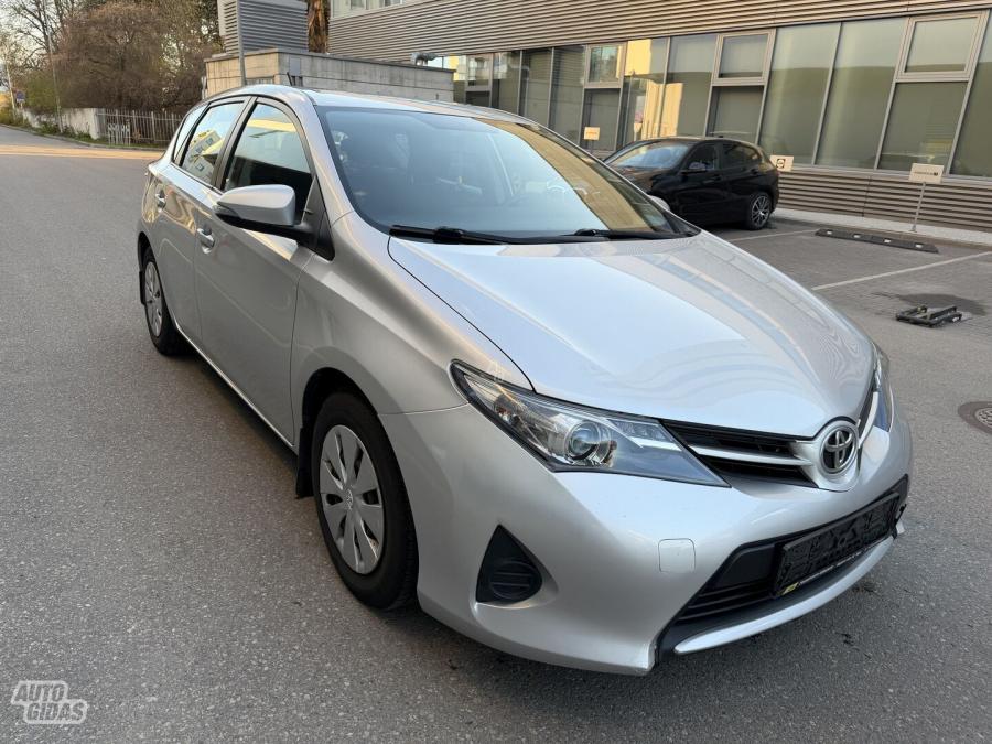 Toyota Auris 2013 Viļņa, ar dzinēja tilpumu 1.60 L un nobraukumu 197 tūkst. km par 5500 €, foto 12 vietnē AUTOMOTO.COM.LV