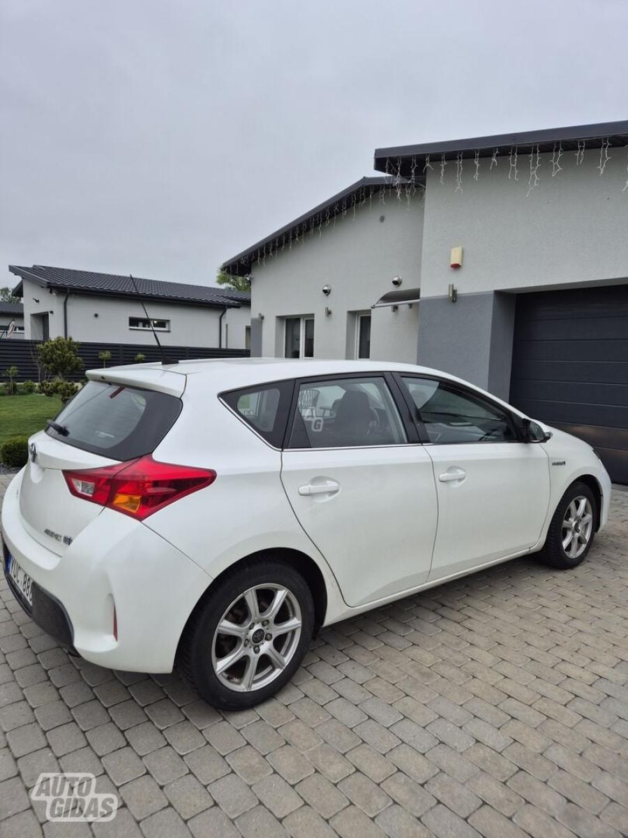 Toyota Auris 2013 in Panevezys, with an engine capacity of 1.80 L and mileage of 240 thousand km for 8500 €, photo 4 on AUTOMOTO.COM.LV