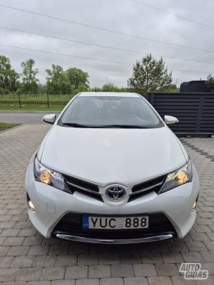 Toyota Auris 2013 in Panevezys, with an engine capacity of 1.80 L and mileage of 240 thousand km for 8500 €, photo 6 on AUTOMOTO.COM.LV