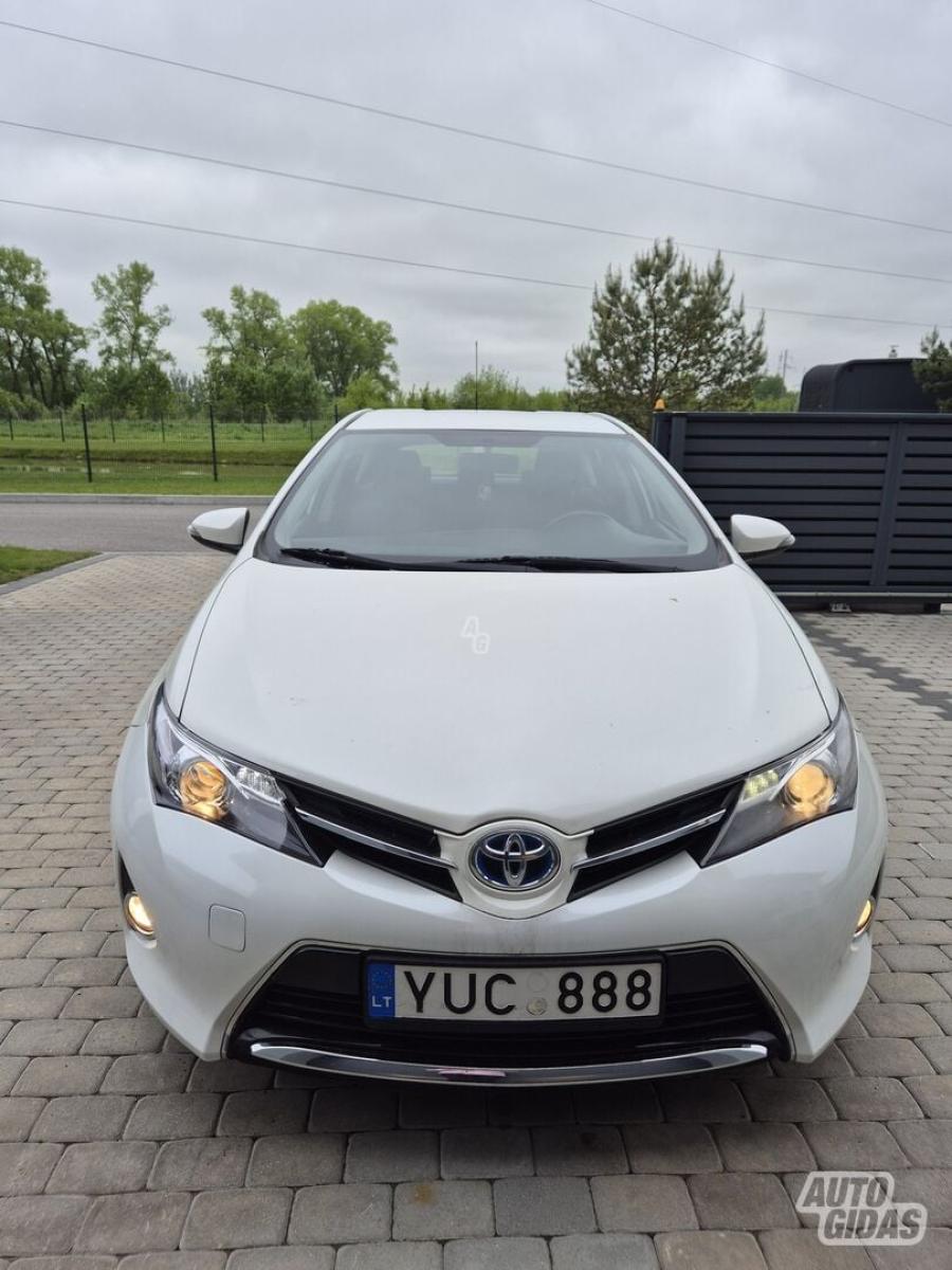 Toyota Auris 2013 in Panevezys, with an engine capacity of 1.80 L and mileage of 240 thousand km for 8500 €, photo 6 on AUTOMOTO.COM.LV