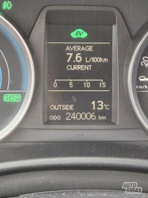 Toyota Auris 2013 in Panevezys, with an engine capacity of 1.80 L and mileage of 240 thousand km for 8500 €, photo 9 on AUTOMOTO.COM.LV