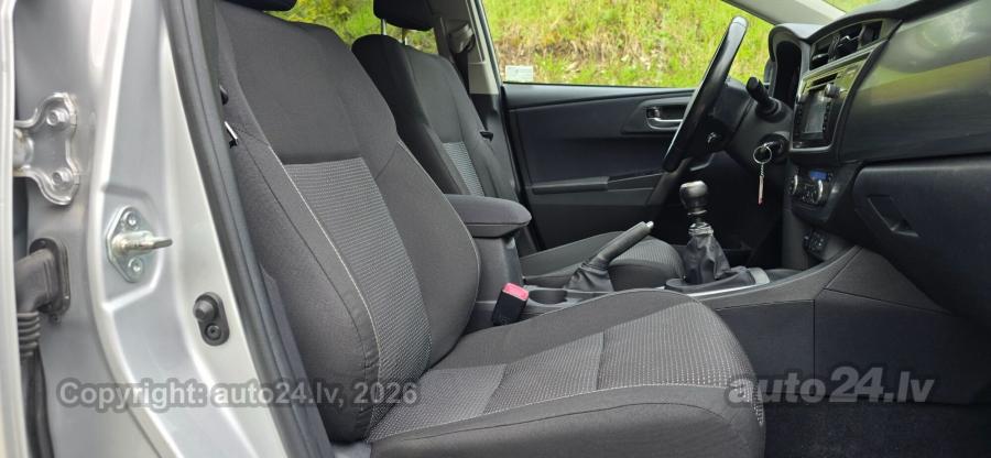 Toyota Auris 2013 in Rakvere, with an engine capacity of 1.60 L and mileage of 185 thousand km for 7300 €, photo 7 on AUTOMOTO.COM.LV