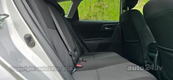 Toyota Auris 2013 in Rakvere, with an engine capacity of 1.60 L and mileage of 185 thousand km for 7300 €, photo 7 on AUTOMOTO.COM.LV