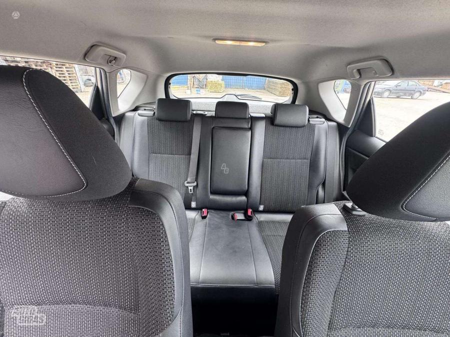 Toyota Auris 2013 Viļņa, ar dzinēja tilpumu 1.80 L un nobraukumu 44 tūkst. km par 12350 €, foto 24 vietnē AUTOMOTO.COM.LV
