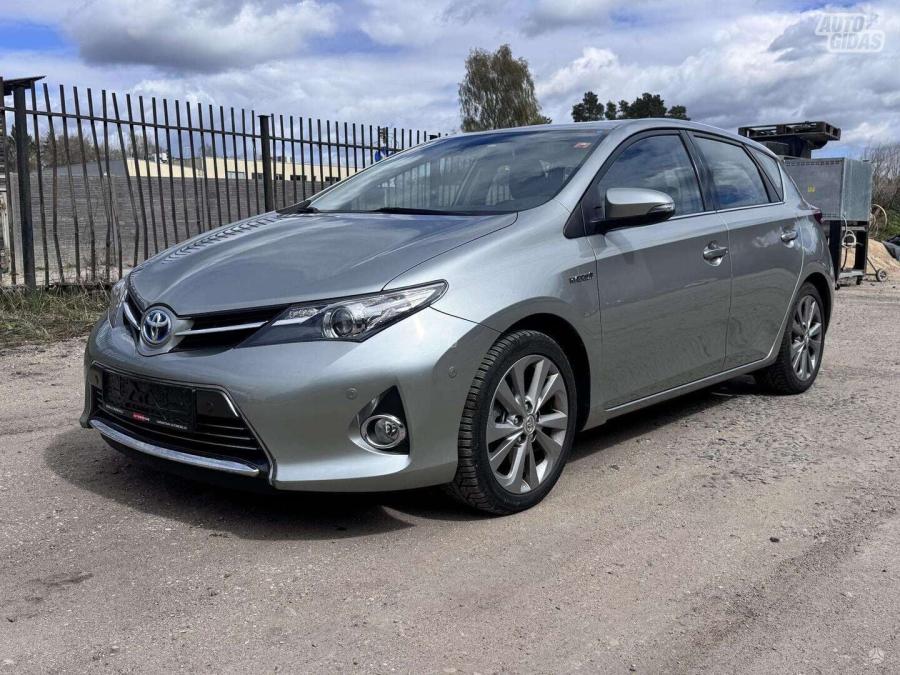 Toyota Auris 2013 Viļņa, ar dzinēja tilpumu 1.80 L un nobraukumu 44 tūkst. km par 12350 €, foto 1 vietnē AUTOMOTO.COM.LV
