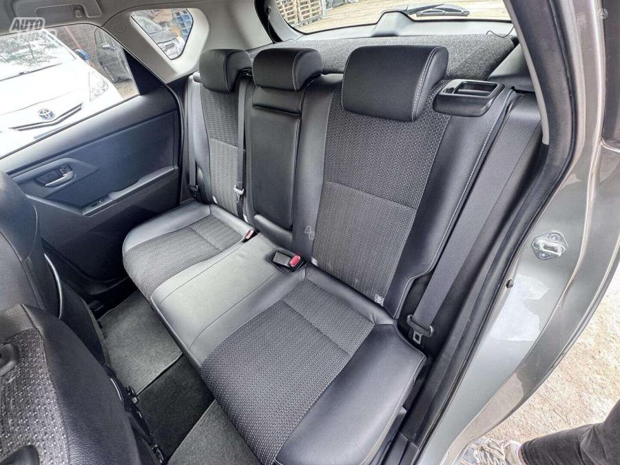 Toyota Auris 2013 Viļņa, ar dzinēja tilpumu 1.80 L un nobraukumu 44 tūkst. km par 12350 €, foto 21 vietnē AUTOMOTO.COM.LV