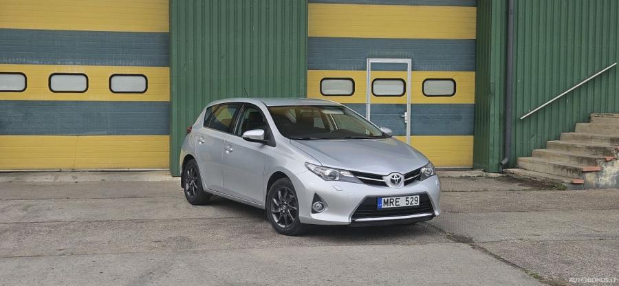 Toyota Auris 2014 in Kaunas, with an engine capacity of 1.60 L and mileage of 301 thousand km for 7200 €, photo 1 on AUTOMOTO.COM.LV