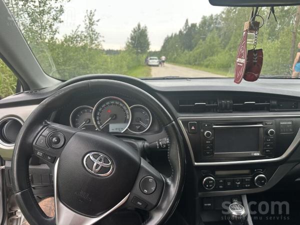 Toyota Auris 2014 in Riga, with an engine capacity of 1.40 L and mileage of 210 thousand km for 4300 €, photo 4 on AUTOMOTO.COM.LV