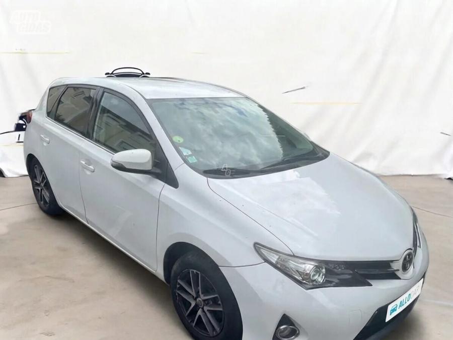 Toyota Auris 2015 in Kaunas, with an engine capacity of 1.40 L and mileage of 165 thousand km for 2150 €, photo 1 on AUTOMOTO.COM.LV