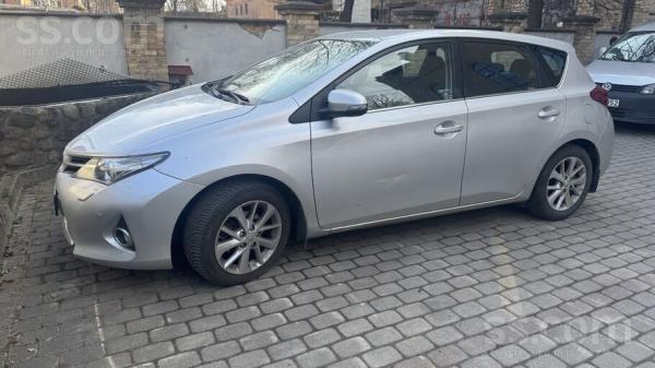 Toyota Auris 2015 in Riga, with an engine capacity of 1.60 L and mileage of 194 thousand km for 6500 €, photo 2 on AUTOMOTO.COM.LV