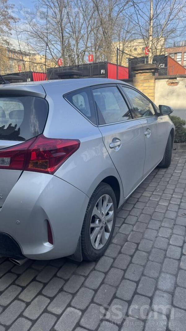 Toyota Auris 2015 in Riga, with an engine capacity of 1.60 L and mileage of 194 thousand km for 6500 €, photo 3 on AUTOMOTO.COM.LV