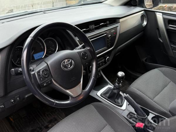 Toyota Auris 2015 in Riga, with an engine capacity of 1.60 L and mileage of 194 thousand km for 6500 €, photo 5 on AUTOMOTO.COM.LV