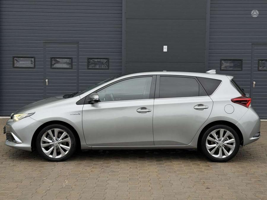 Toyota Auris 2016 in Vilnius, with an engine capacity of 1.80 L and mileage of 186 thousand km for 12666 €, photo 4 on AUTOMOTO.COM.LV
