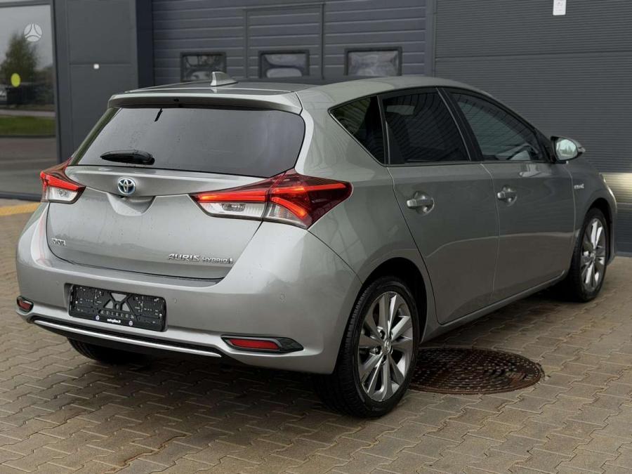 Toyota Auris 2016 in Vilnius, with an engine capacity of 1.80 L and mileage of 186 thousand km for 12666 €, photo 6 on AUTOMOTO.COM.LV
