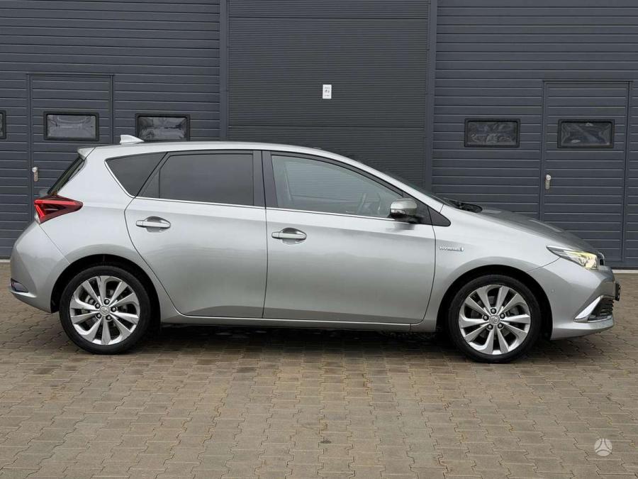 Toyota Auris 2016 in Vilnius, with an engine capacity of 1.80 L and mileage of 186 thousand km for 12666 €, photo 7 on AUTOMOTO.COM.LV