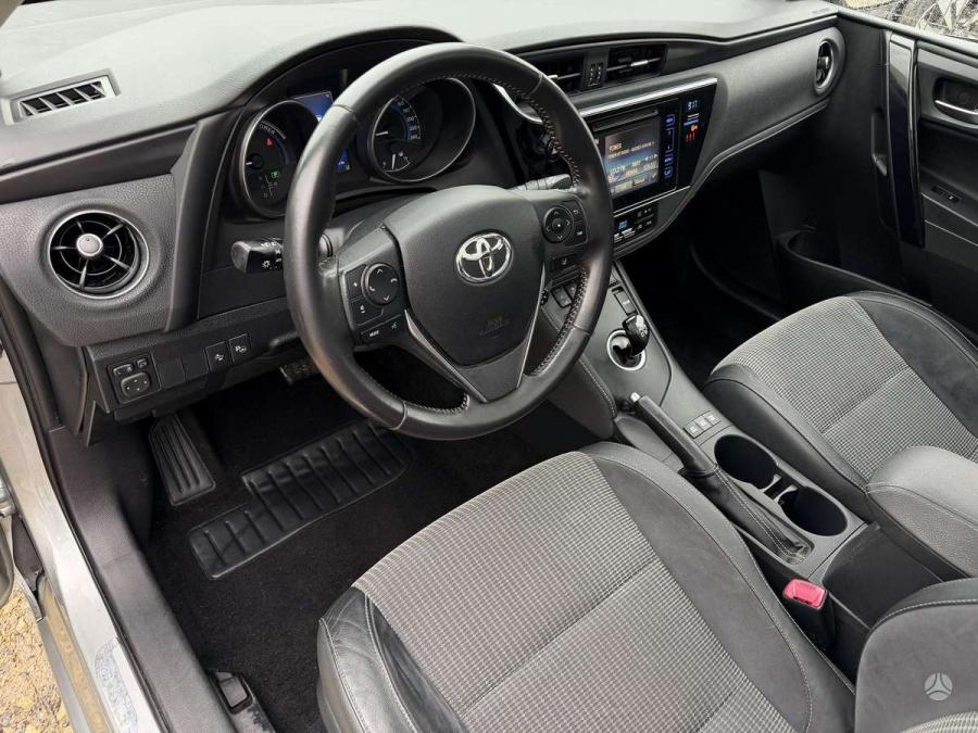 Toyota Auris 2016 in Vilnius, with an engine capacity of 1.80 L and mileage of 186 thousand km for 12666 €, photo 11 on AUTOMOTO.COM.LV