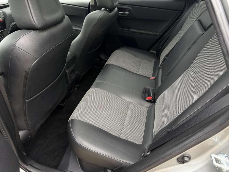 Toyota Auris 2016 in Vilnius, with an engine capacity of 1.80 L and mileage of 186 thousand km for 12666 €, photo 14 on AUTOMOTO.COM.LV
