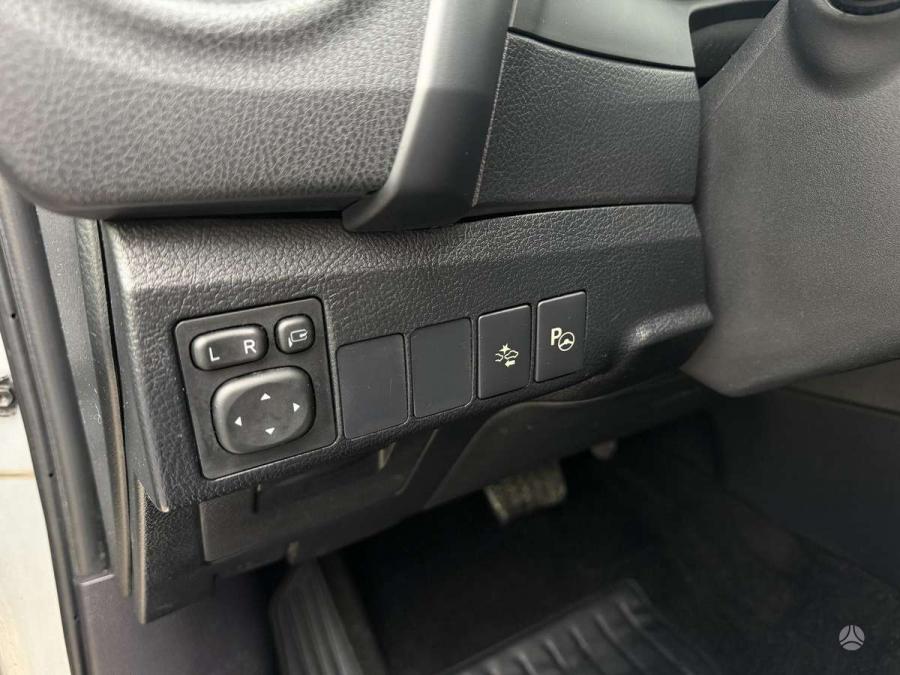 Toyota Auris 2016 in Vilnius, with an engine capacity of 1.80 L and mileage of 186 thousand km for 12666 €, photo 15 on AUTOMOTO.COM.LV