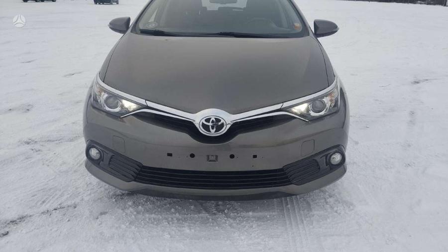 Toyota Auris 2017 in Marijampole, with an engine capacity of 1.20 L and mileage of 150 thousand km for 7900 €, photo 1 on AUTOMOTO.COM.LV