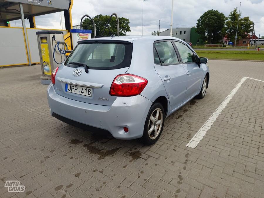 Toyota Auris 2017 in Taurage, with an engine capacity of 2.00 L and mileage of 247 thousand km for 5000 €, photo 4 on AUTOMOTO.COM.LV