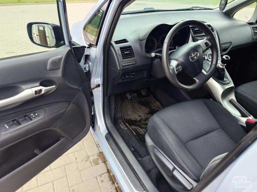 Toyota Auris 2017 in Taurage, with an engine capacity of 2.00 L and mileage of 247 thousand km for 5000 €, photo 11 on AUTOMOTO.COM.LV