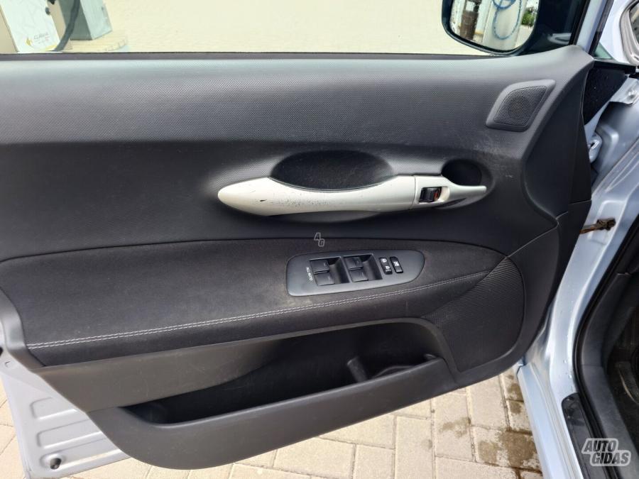 Toyota Auris 2017 in Taurage, with an engine capacity of 2.00 L and mileage of 247 thousand km for 5000 €, photo 12 on AUTOMOTO.COM.LV