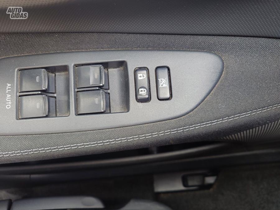 Toyota Auris 2017 in Taurage, with an engine capacity of 2.00 L and mileage of 247 thousand km for 5000 €, photo 15 on AUTOMOTO.COM.LV