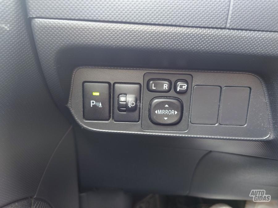 Toyota Auris 2017 in Taurage, with an engine capacity of 2.00 L and mileage of 247 thousand km for 5000 €, photo 16 on AUTOMOTO.COM.LV